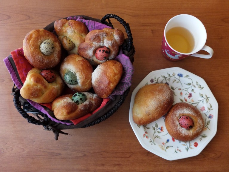 Traditional Monas de Pascua – Spanish Easter egg bread recipe! | lili's ...