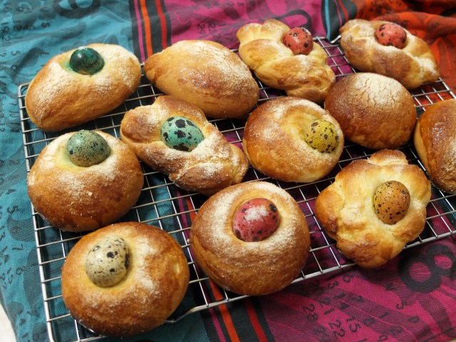 Traditional Monas de Pascua – Spanish Easter egg bread recipe! | lili's ...