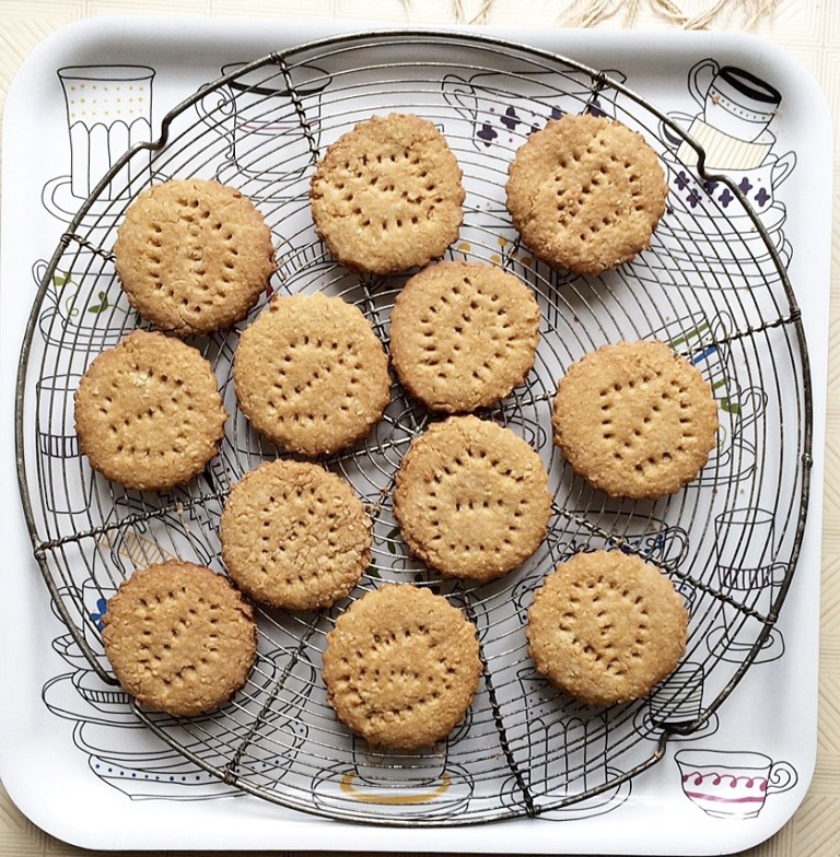 digestives | lili's cakes