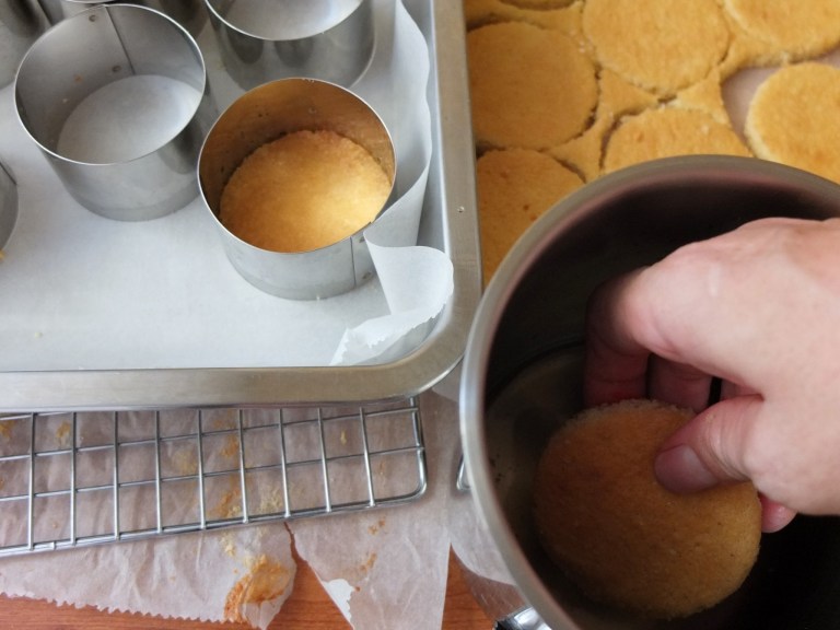 La fondante recipe – mini genoise sponge cakes with kirsch mousseline ...