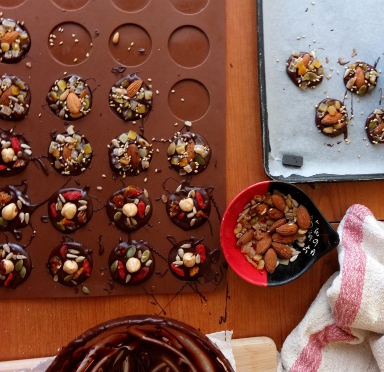 Special chocolate mendiants recipe | lili's cakes