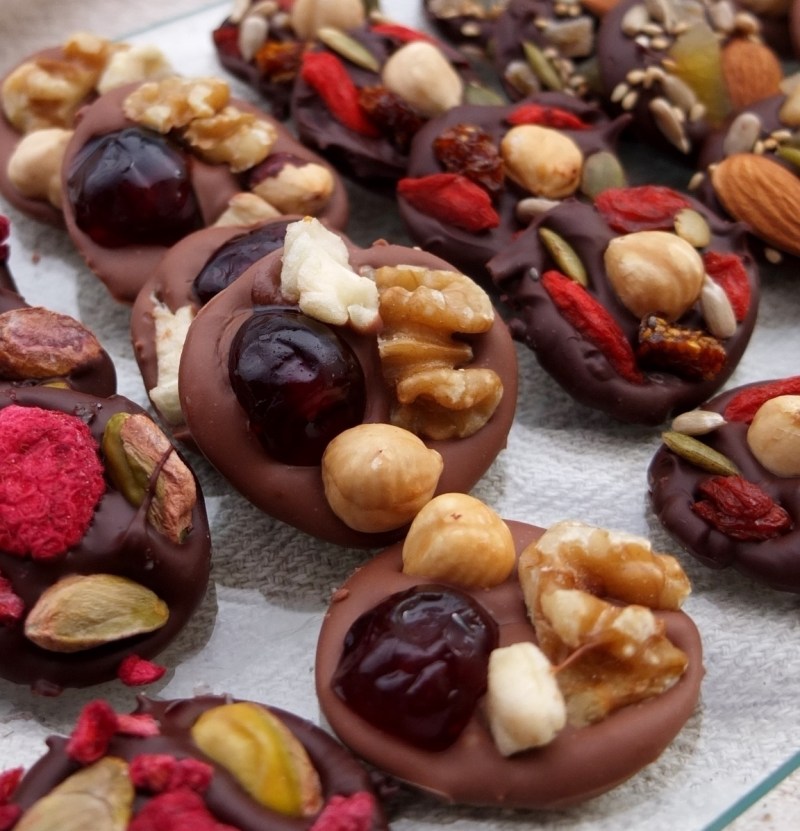 Ruby chocolate mendiants recipe! And other Christmas treats… :) | lili's cakes