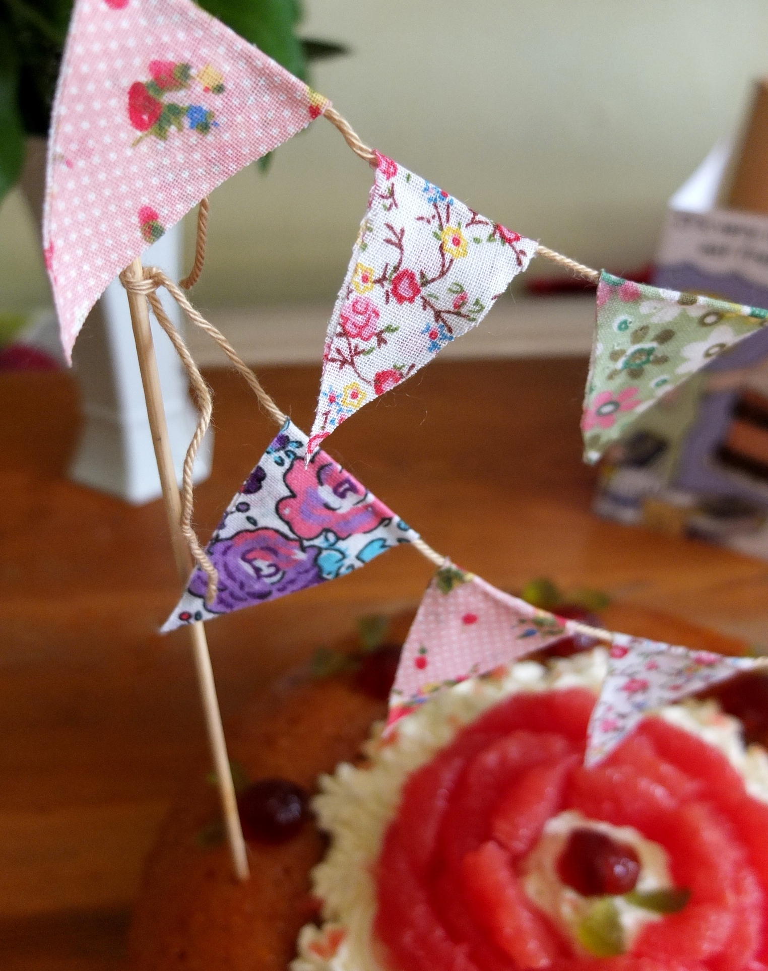 How to make cake bunting | lili's cakes