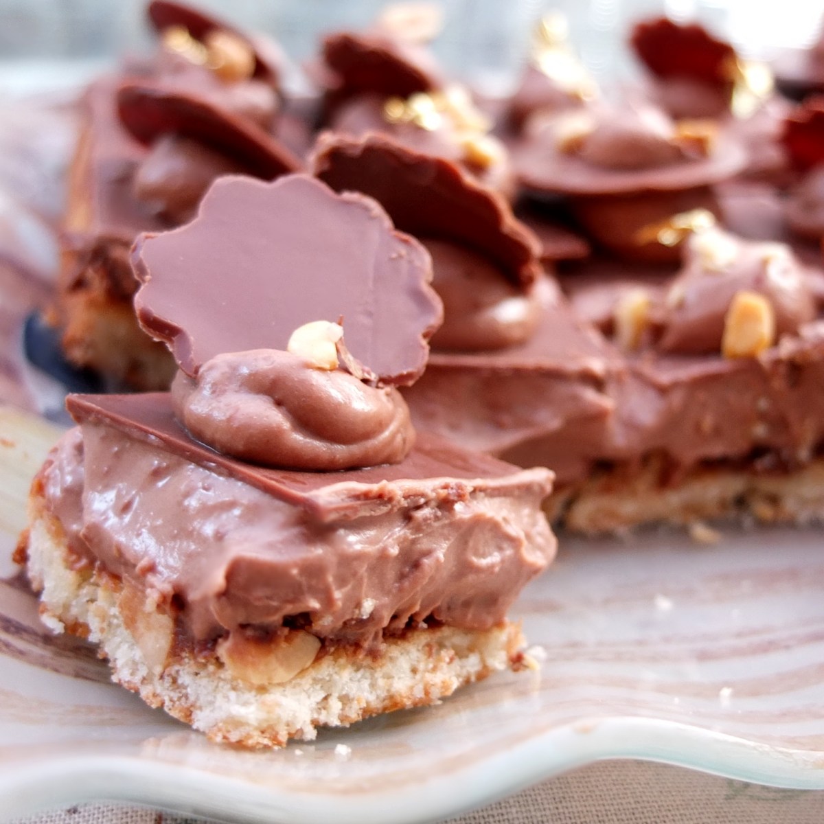 Dreamy chocolate and hazelnut dacquoise mini cakes | lili's cakes