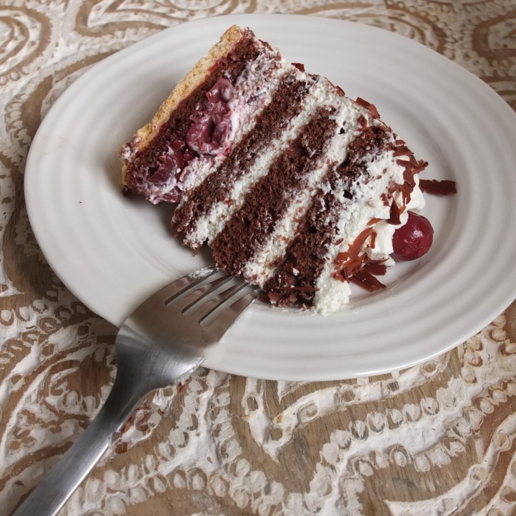 Traditional Black Forest gâteau recipe with a pastry layer and sour ...