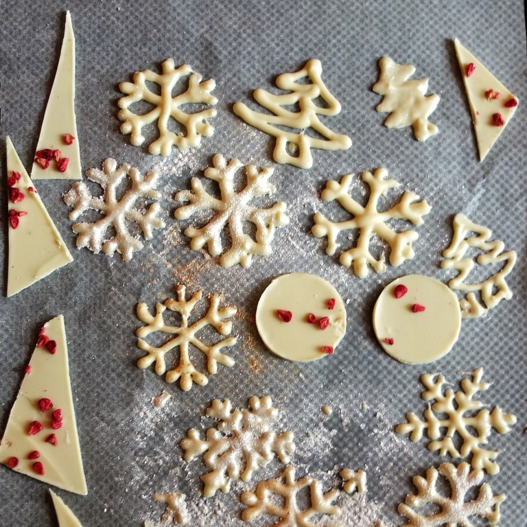 How to make sparkly chocolate snowflakes! And other shapes. Easier than ...