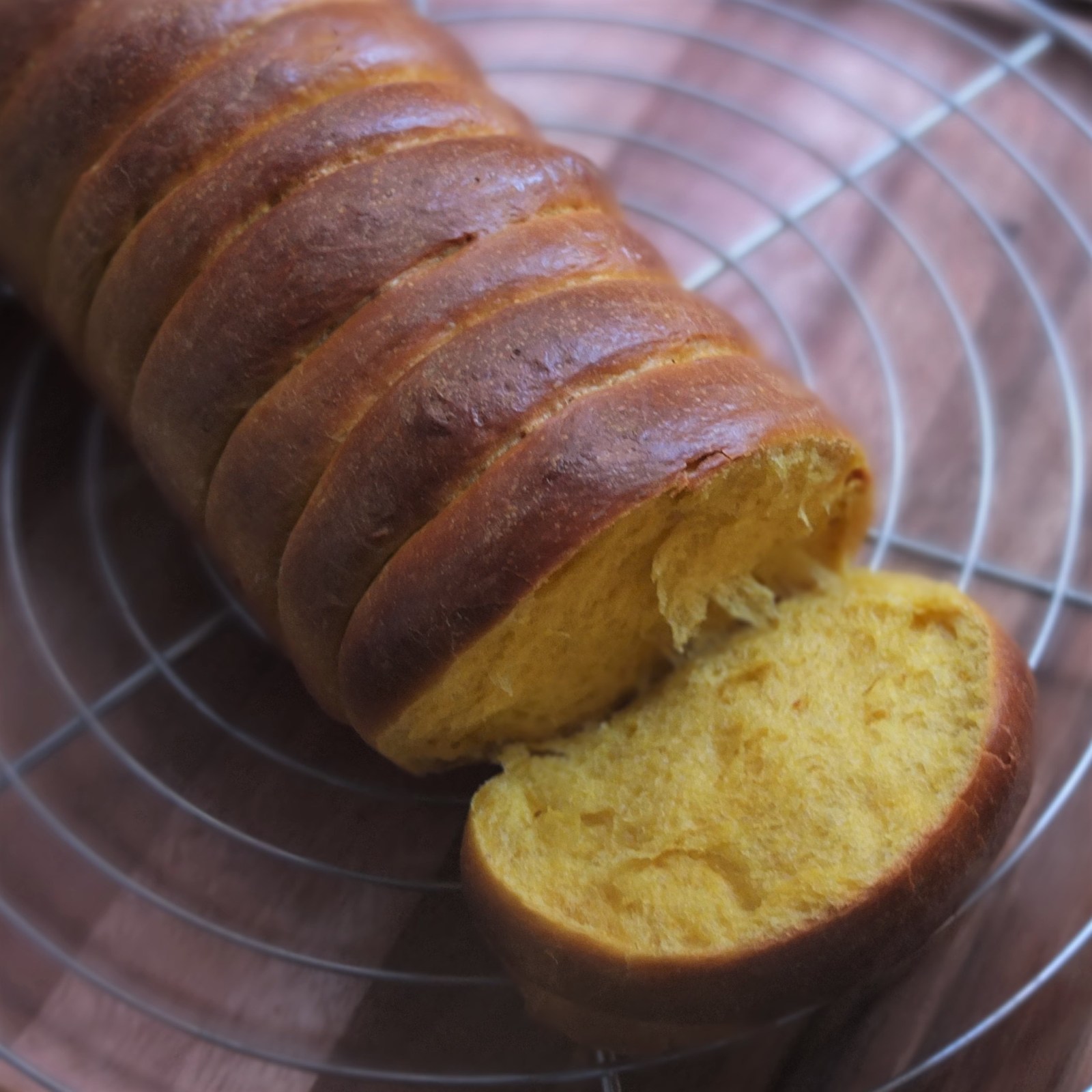 Pumpkin roti sisir – Indonesian fluffy pull-apart bread recipe ...