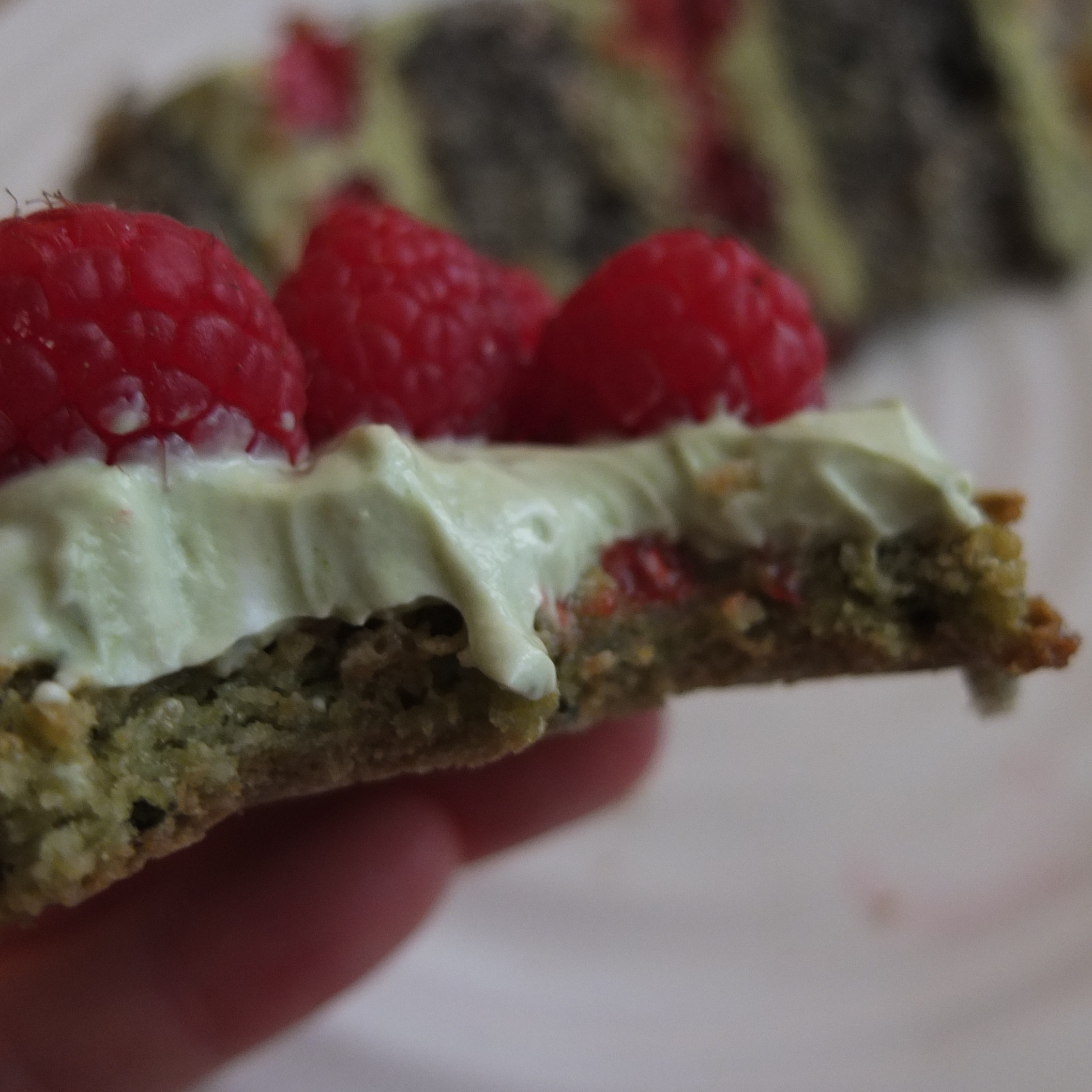 Half-healthy raspberry and matcha dacquoise tartlets recipe! Naturally ...