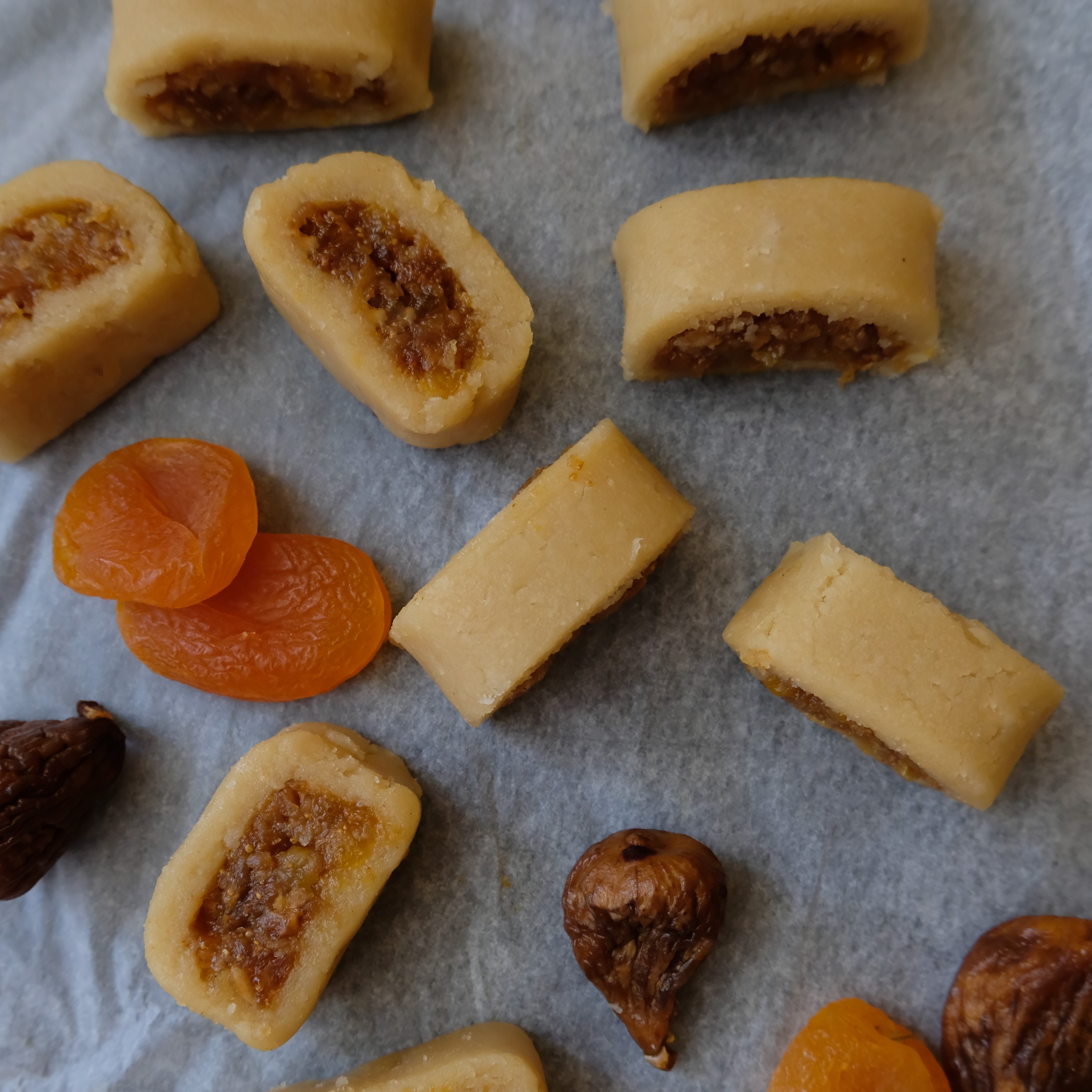 Healthy raw fig and apricot rolls recipe! Naturally vegan, glutenfree ...