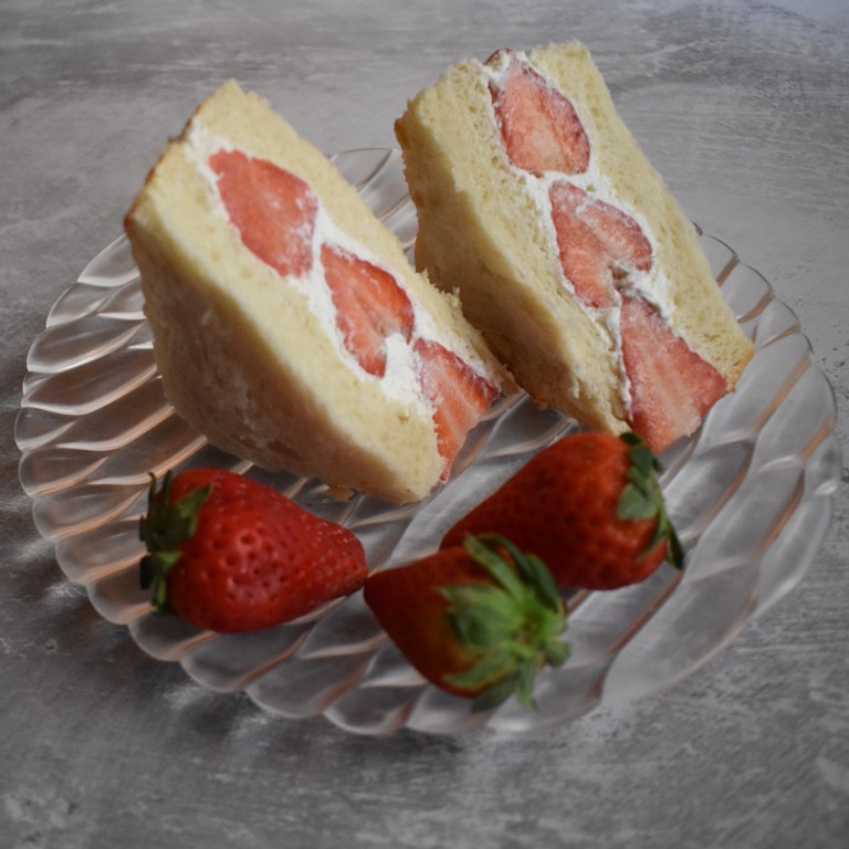 Japanese Strawberry Sando recipe! A deliciously easy strawberry and ...