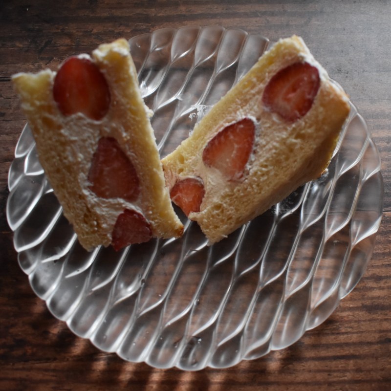 Japanese Strawberry Sando recipe! A deliciously easy strawberry and ...