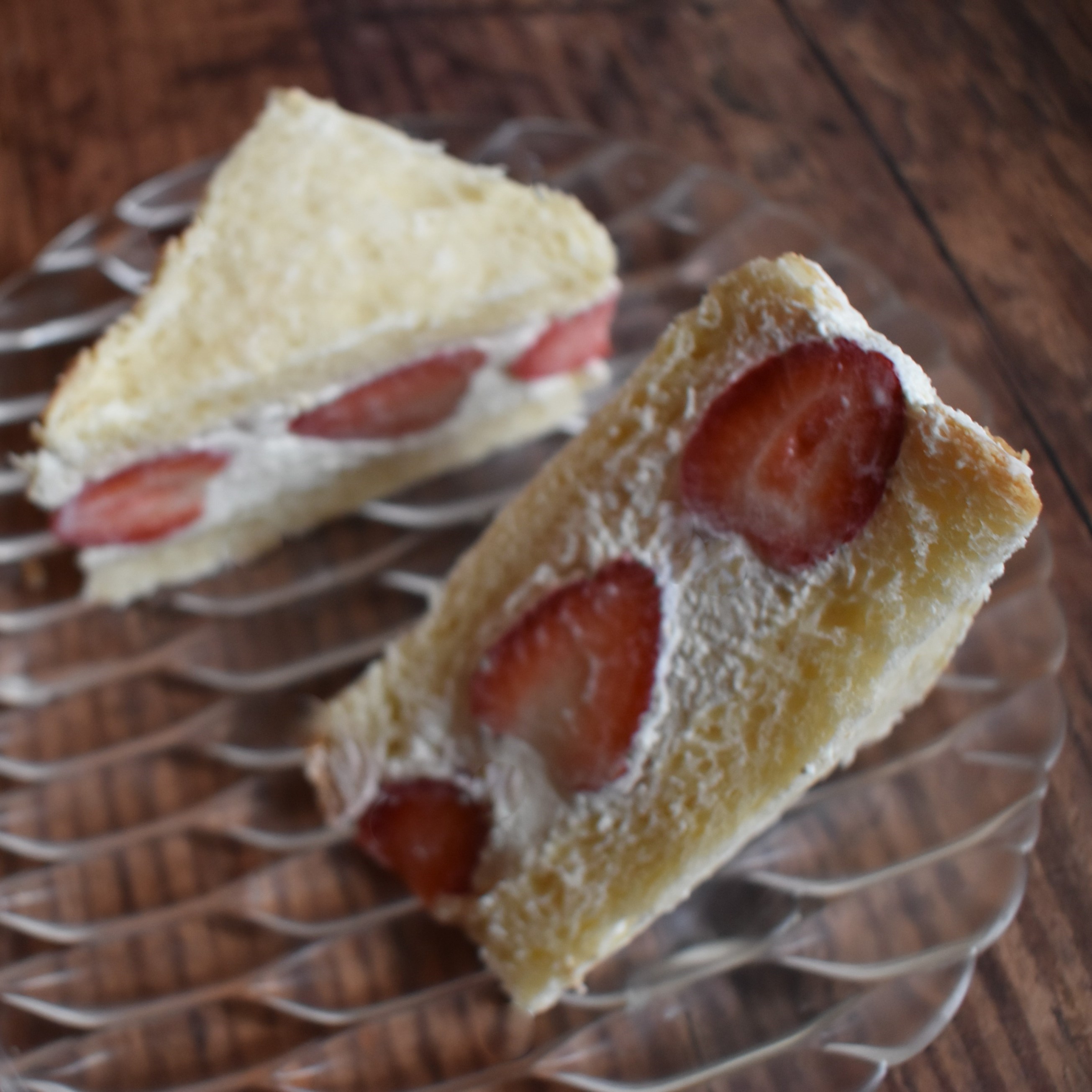 Japanese Strawberry Sando recipe! A deliciously easy strawberry and ...