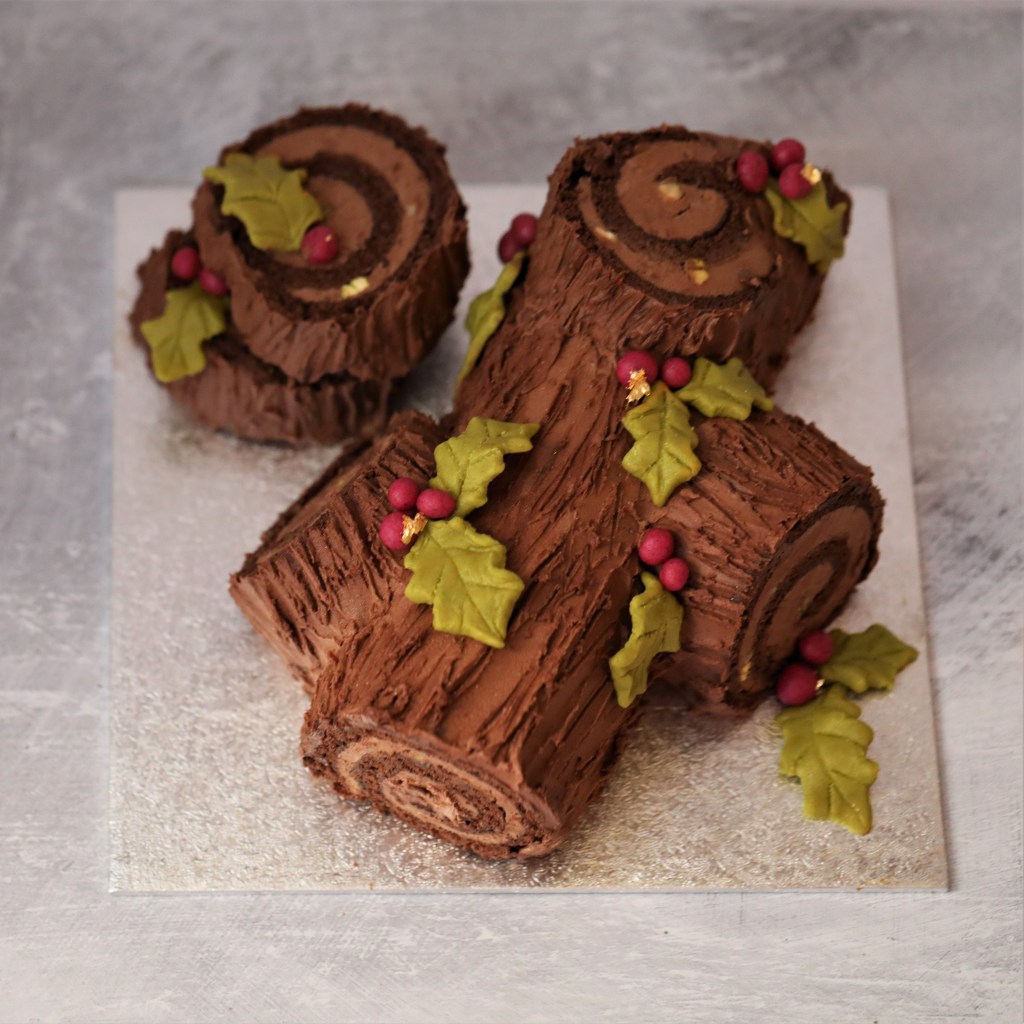 Chocolate yule log cake recipe! A bûche de Noël with glutenfree and ...