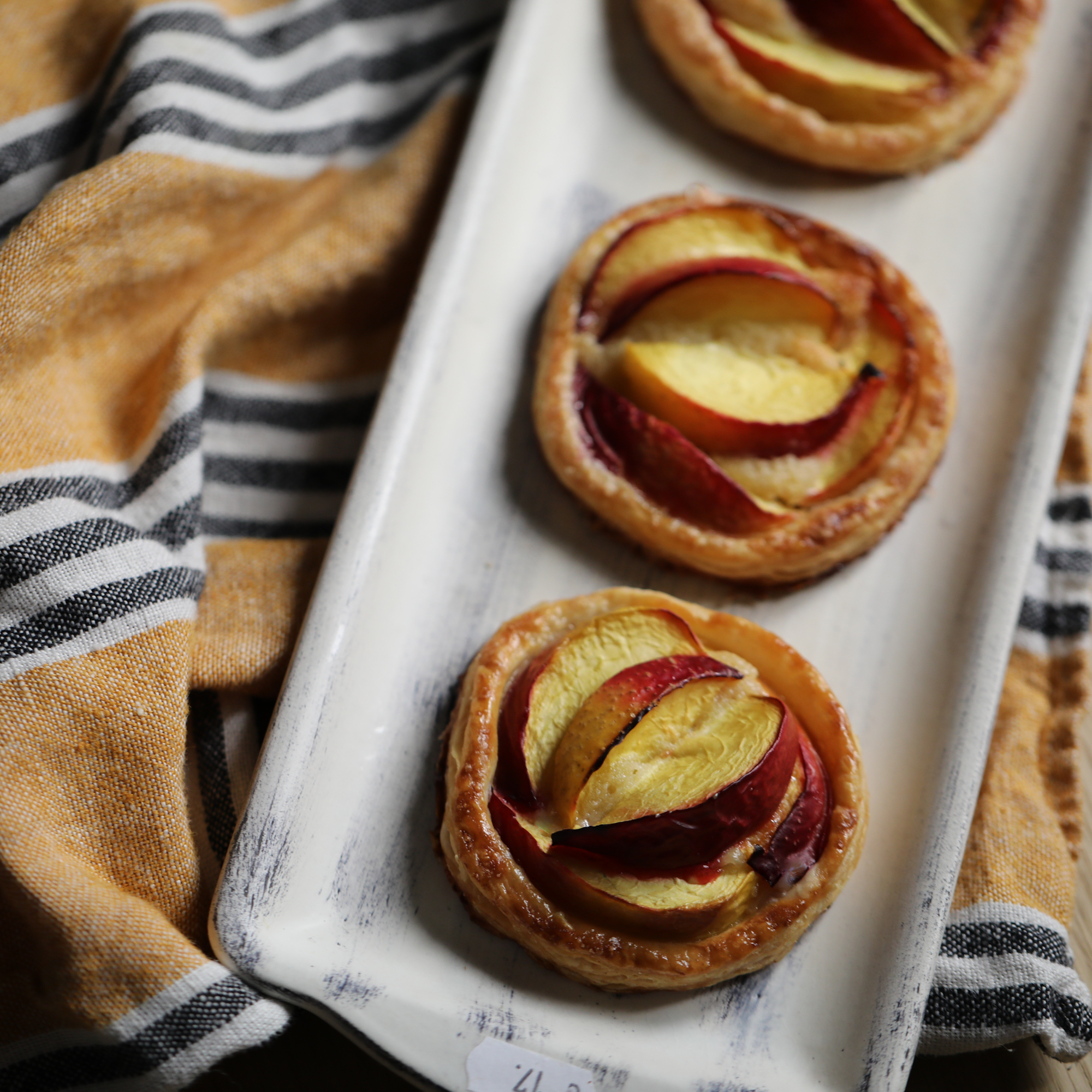Caramelised puff pastry nectarine tarts recipe! | lili's cakes