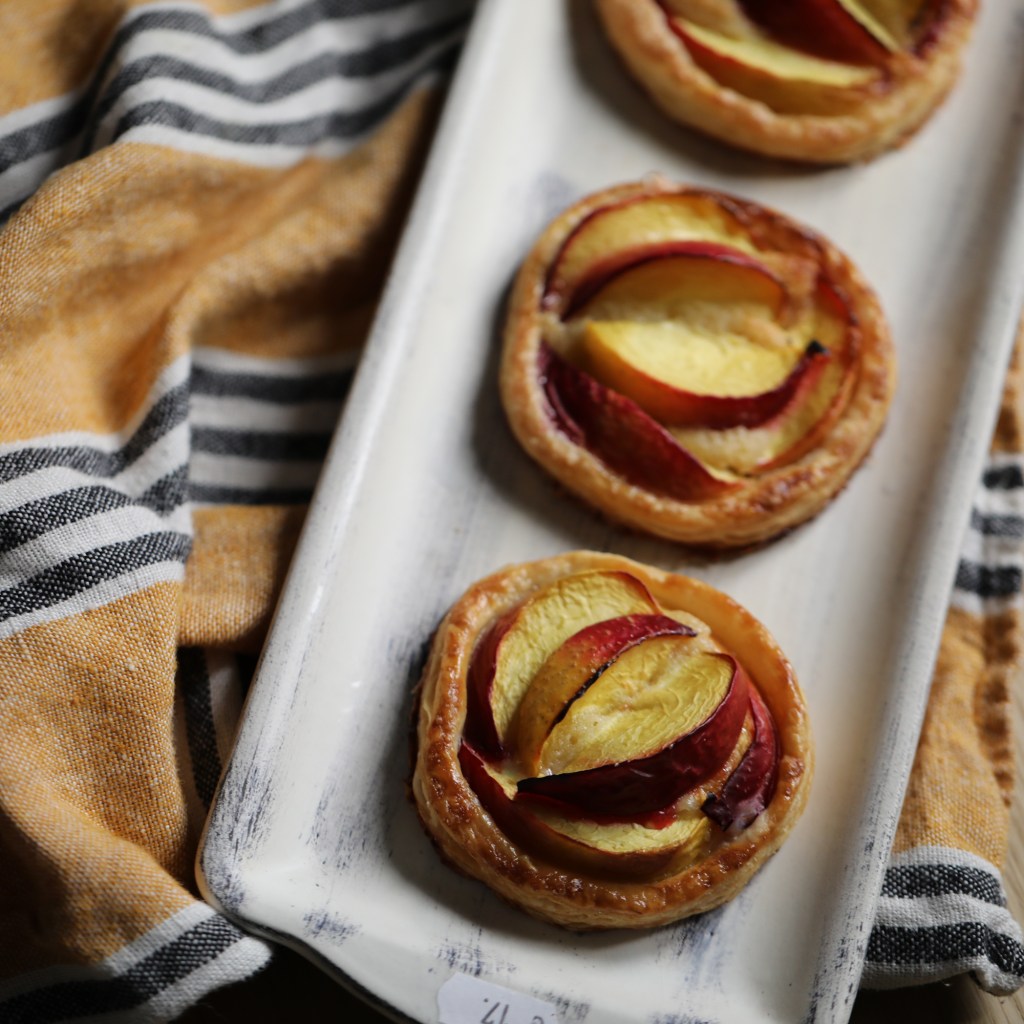 Caramelised puff pastry nectarine tarts recipe! | lili's cakes