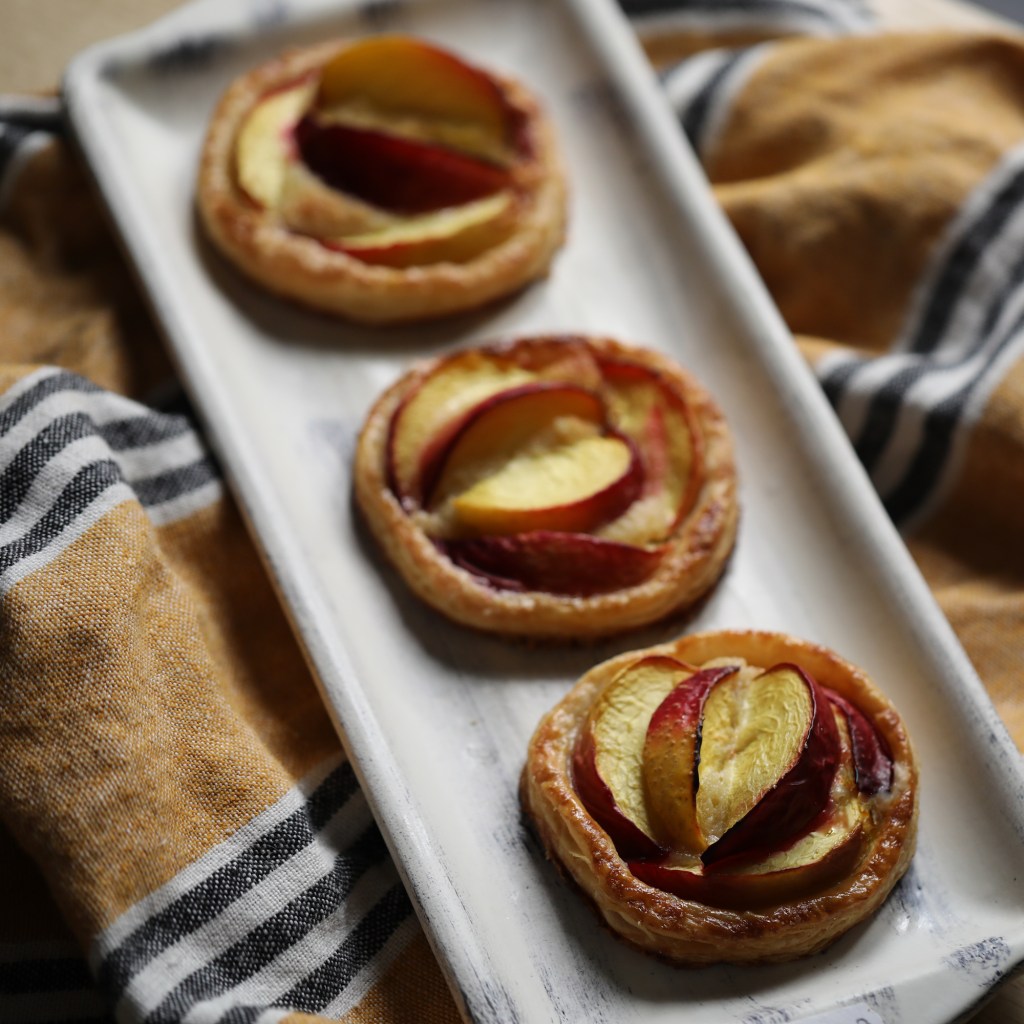 Caramelised puff pastry nectarine tarts recipe! | lili's cakes