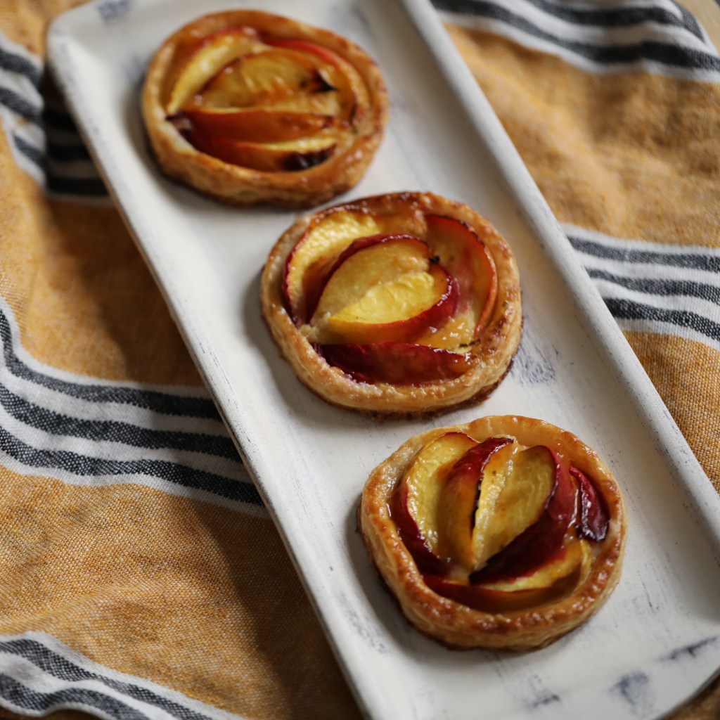 Caramelised puff pastry nectarine tarts recipe! | lili's cakes